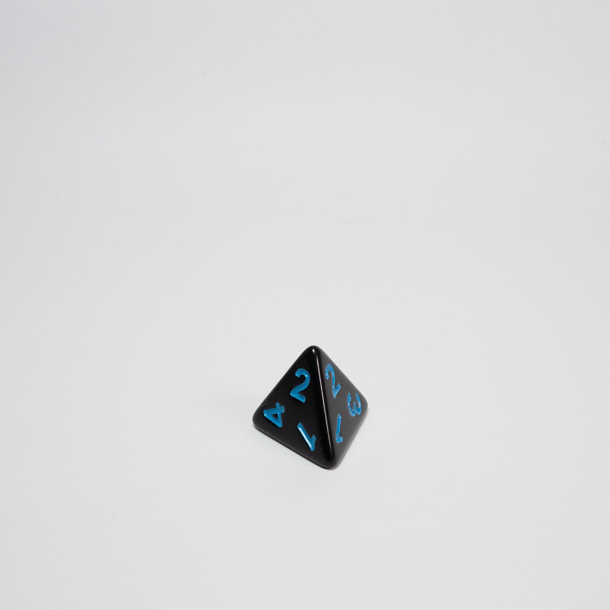 Black and Blue Acrylic D4 Dice – Tabletop Supply