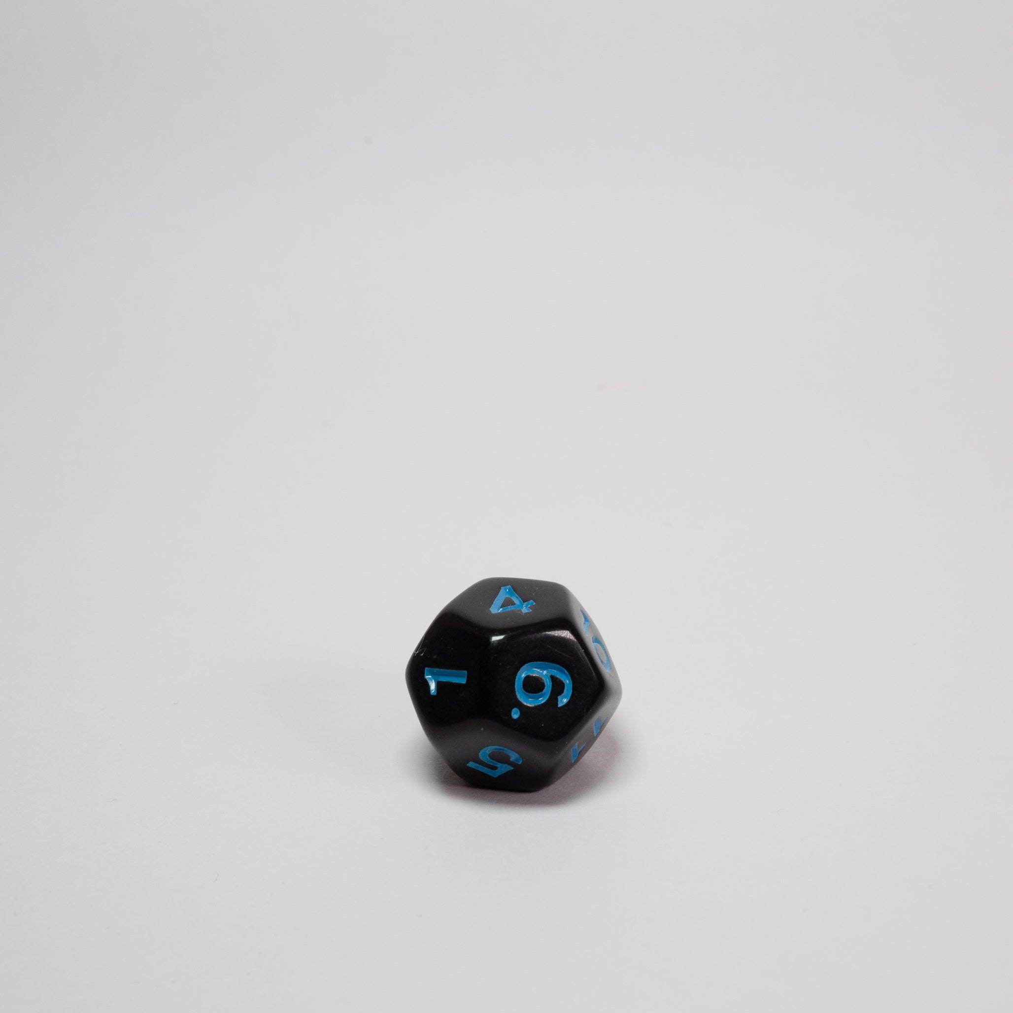 Black and Blue Acrylic D12 Dice – Tabletop Supply