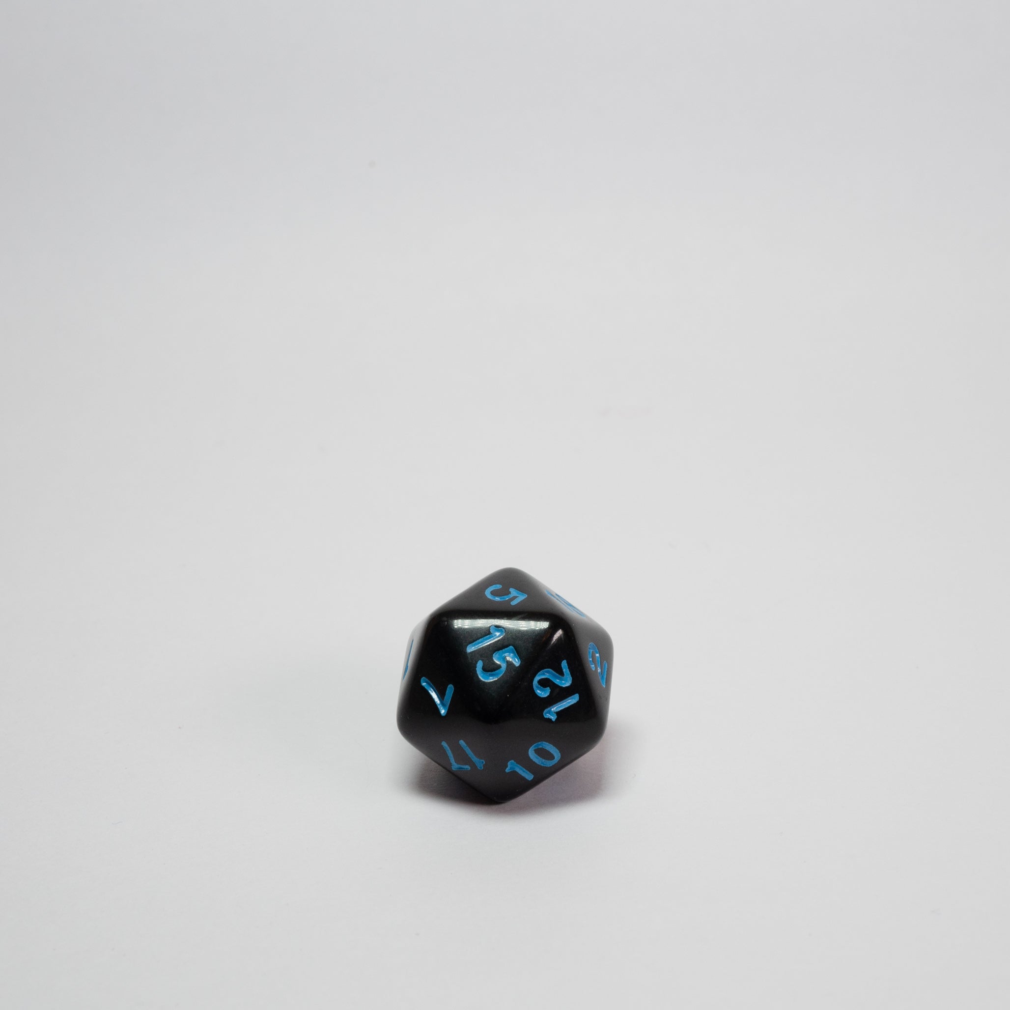 Black and Blue Acrylic D20 Dice – Tabletop Supply