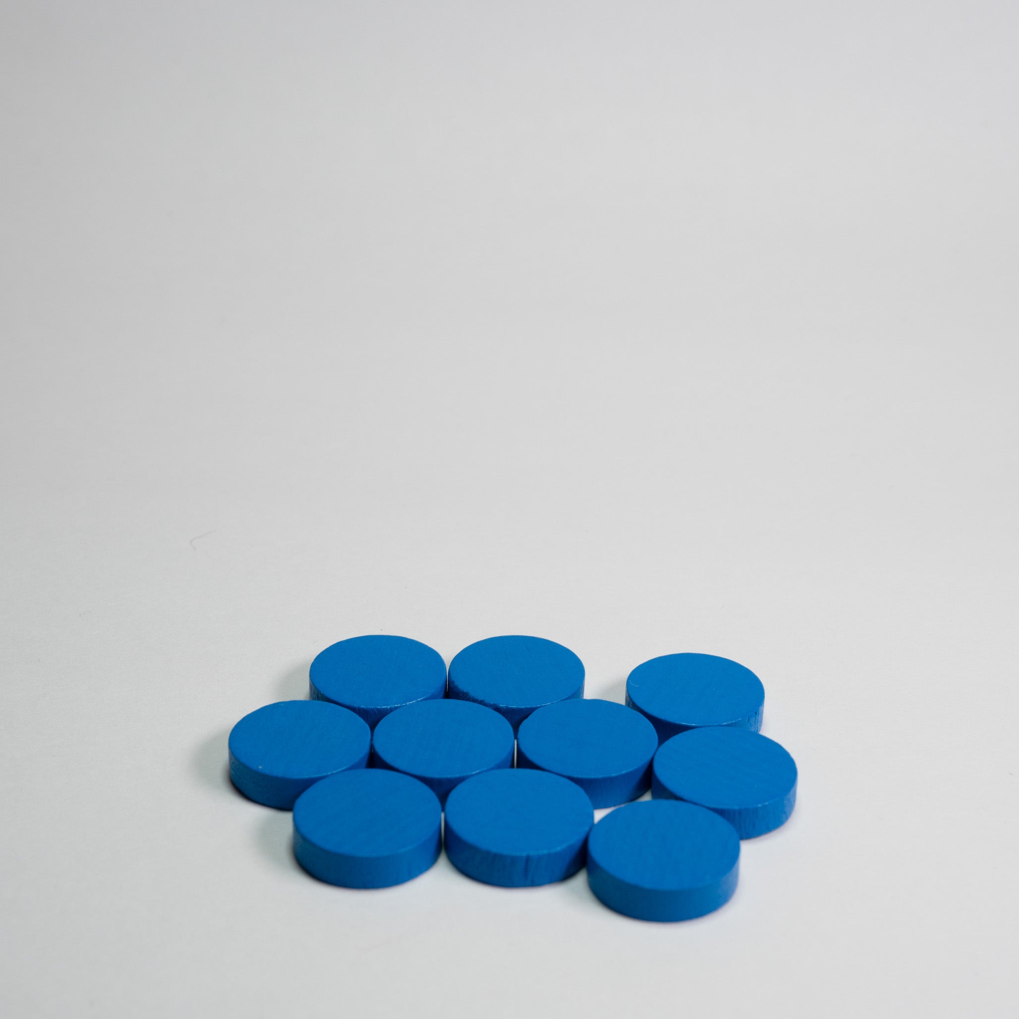 Blue 15mm Wooden Discs for Board Games – Tabletop Supply
